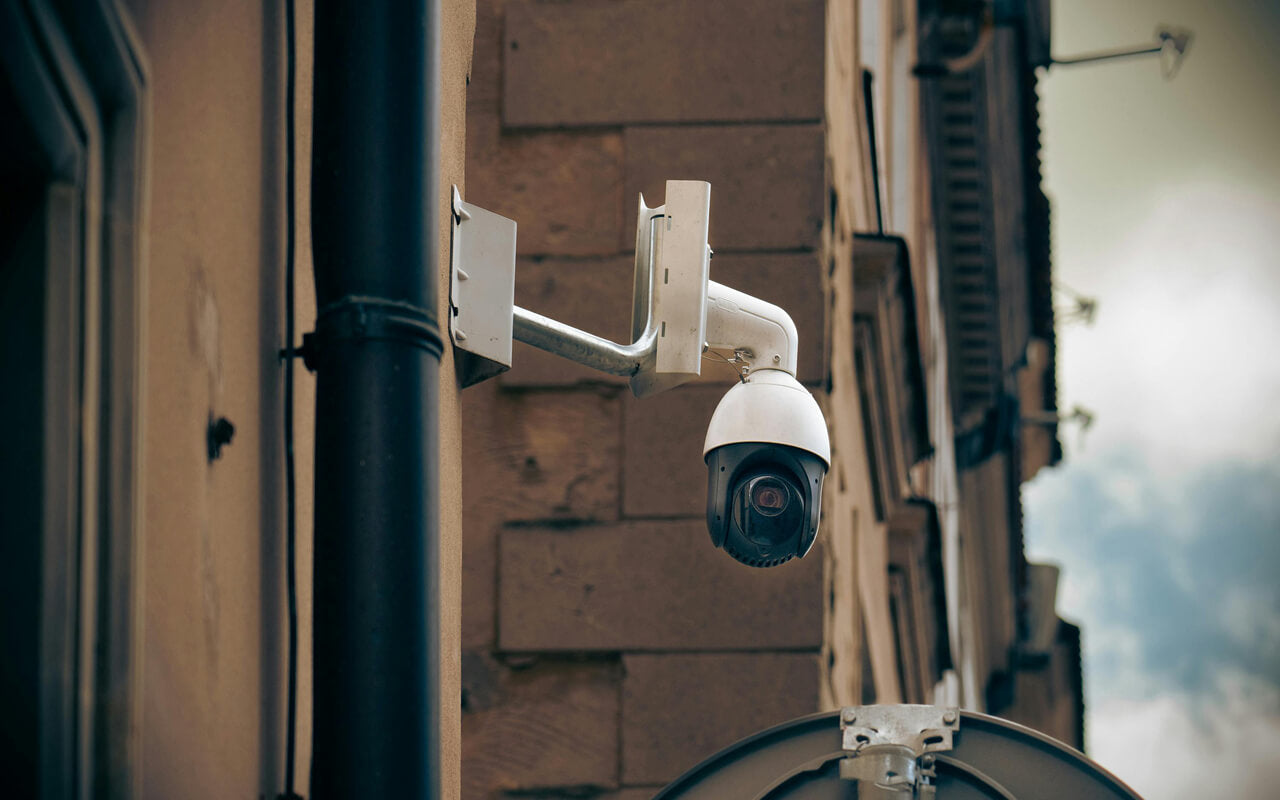 Difference Between PoE and Wireless Security Cameras: Which Is Best ...